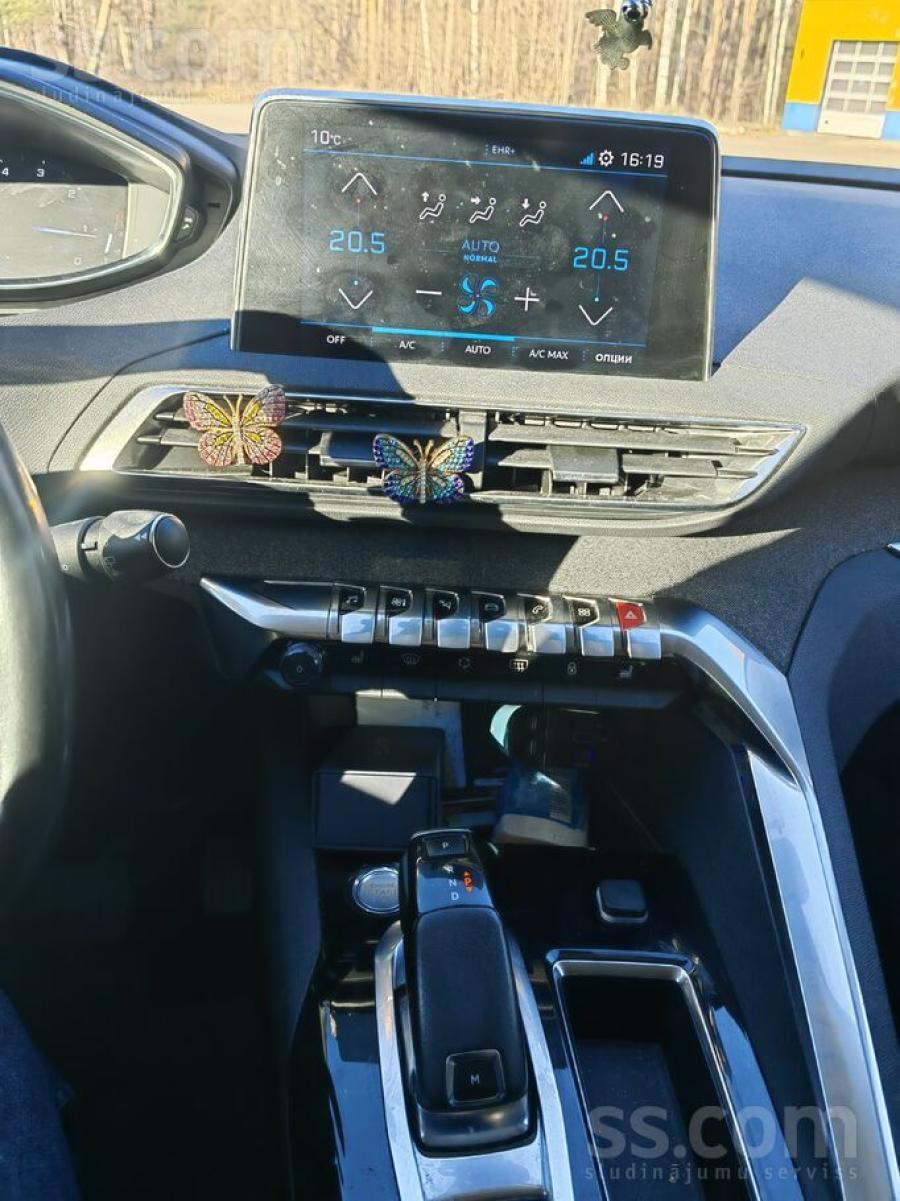 White Peugeot 5008 2019 in Riga, with an engine capacity of 1.50 L and mileage of 148 thousand km for 14990 €, photo 10 on AUTOMOTO.COM.LV