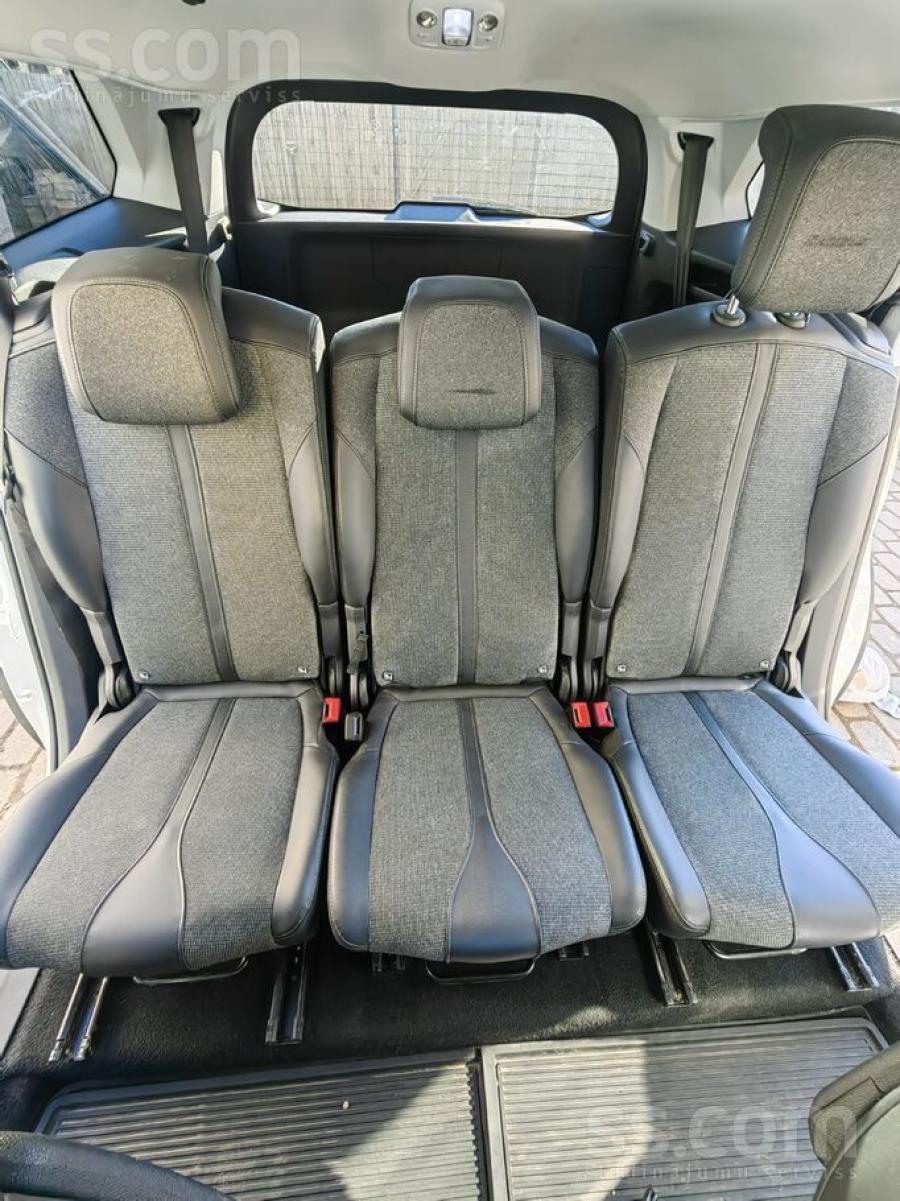 White Peugeot 5008 2019 in Riga, with an engine capacity of 1.50 L and mileage of 148 thousand km for 14990 €, photo 16 on AUTOMOTO.COM.LV