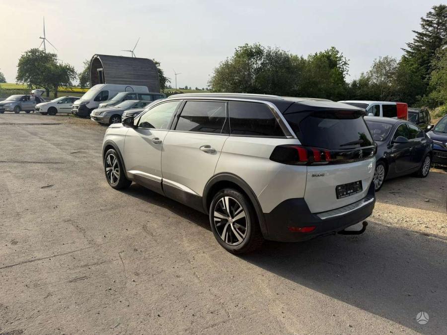 White Peugeot 5008 2019 in Kaunas, with an engine capacity of 1.50 L and mileage of 155 thousand km for 11450 €, photo 4 on AUTOMOTO.COM.LV