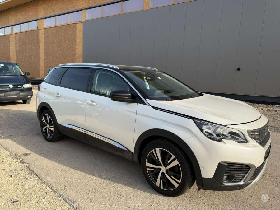 White Peugeot 5008 2019 in Kaunas, with an engine capacity of 1.50 L and mileage of 155 thousand km for 11450 €, photo 7 on AUTOMOTO.COM.LV