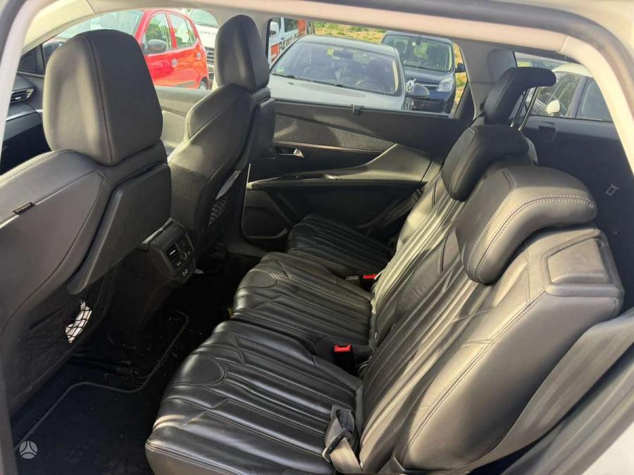White Peugeot 5008 2019 in Kaunas, with an engine capacity of 1.50 L and mileage of 155 thousand km for 11450 €, photo 11 on AUTOMOTO.COM.LV