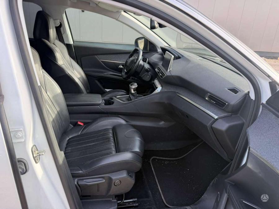 White Peugeot 5008 2019 in Kaunas, with an engine capacity of 1.50 L and mileage of 155 thousand km for 11450 €, photo 12 on AUTOMOTO.COM.LV