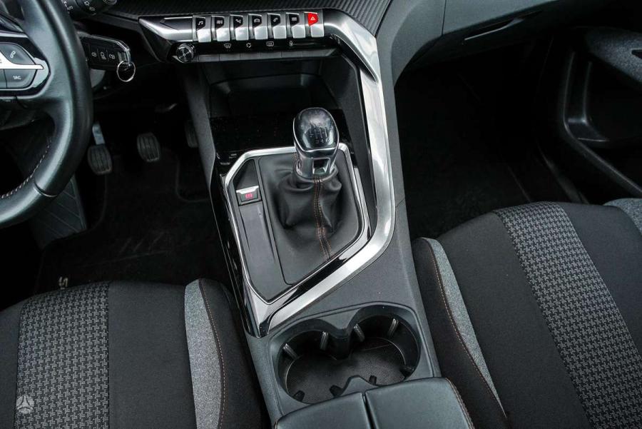 Balts Peugeot 5008 2020 Kauņa, ar dzinēja tilpumu 1.50 L un nobraukumu 156 tūkst. km par 12450 €, foto 21 vietnē AUTOMOTO.COM.LV