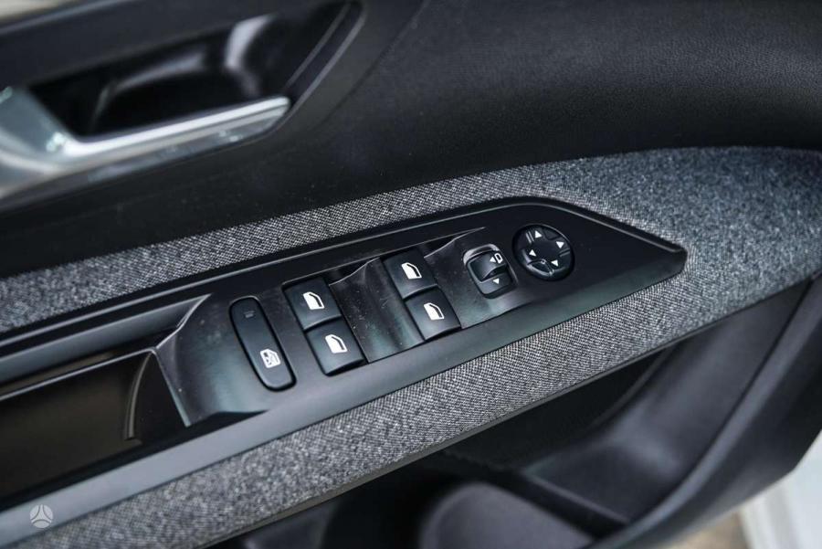 Balts Peugeot 5008 2020 Kauņa, ar dzinēja tilpumu 1.50 L un nobraukumu 156 tūkst. km par 12450 €, foto 28 vietnē AUTOMOTO.COM.LV