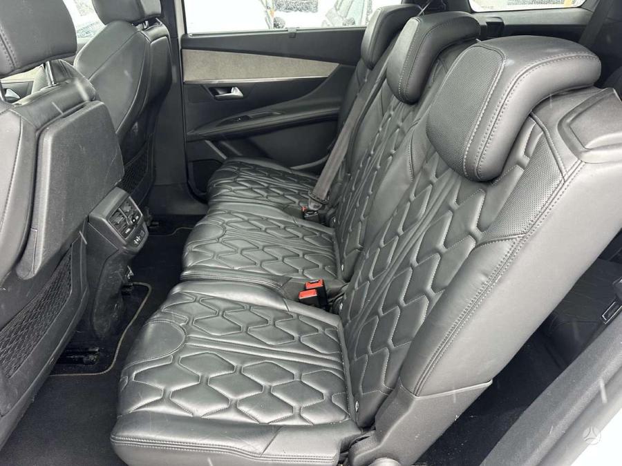 White Peugeot 5008 2021 in Vilnius, with an engine capacity of 1.20 L and mileage of 166 thousand km for 15487 €, photo 18 on AUTOMOTO.COM.LV