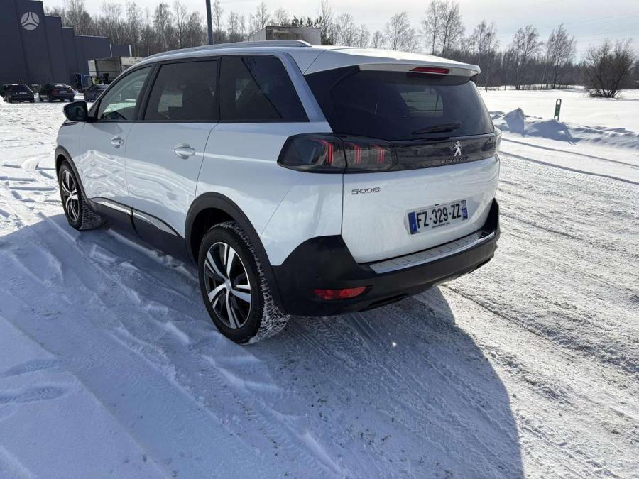 Balts Peugeot 5008 2021 Kauņa, ar dzinēja tilpumu 1.50 L un nobraukumu 180 tūkst. km par 14900 €, foto 4 vietnē AUTOMOTO.COM.LV