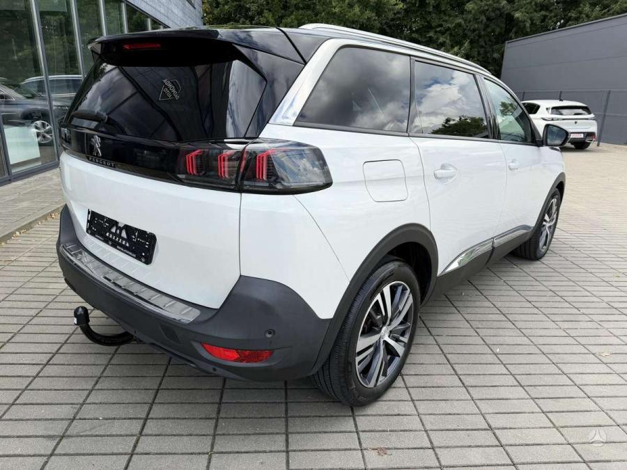 White Peugeot 5008 2021 in Kaunas, with an engine capacity of 1.20 L and mileage of 164 thousand km for 15200 €, photo 4 on AUTOMOTO.COM.LV