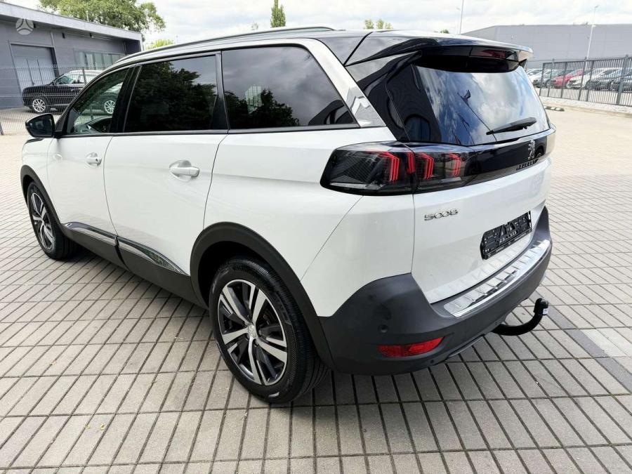 White Peugeot 5008 2021 in Kaunas, with an engine capacity of 1.20 L and mileage of 164 thousand km for 15200 €, photo 5 on AUTOMOTO.COM.LV