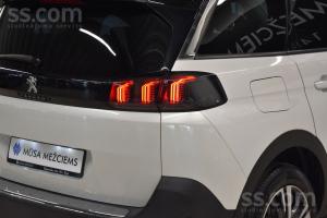 White Peugeot 5008 2021 in Riga, with an engine capacity of 1.20 L and mileage of 104 thousand km for 17990 €, photo 18 on AUTOMOTO.COM.LV
