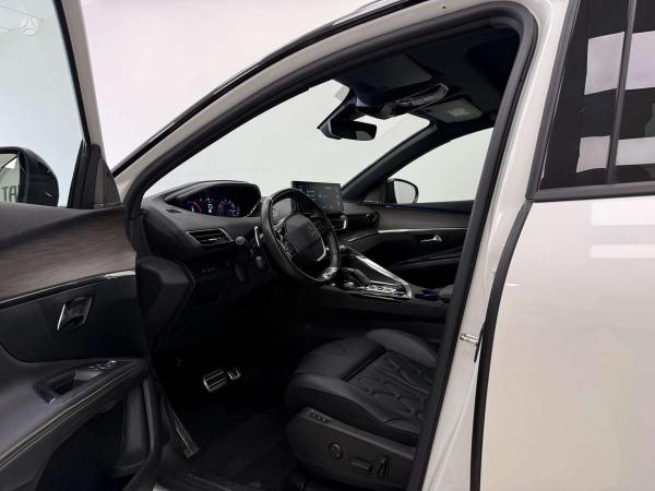 White Peugeot 5008 2021 in Vilnius, with an engine capacity of 1.20 L and mileage of 44 thousand km for 19990 €, photo 10 on AUTOMOTO.COM.LV