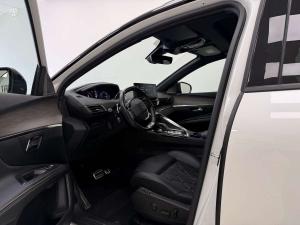 White Peugeot 5008 2021 in Vilnius, with an engine capacity of 1.20 L and mileage of 44 thousand km for 19990 €, photo 10 on AUTOMOTO.COM.LV