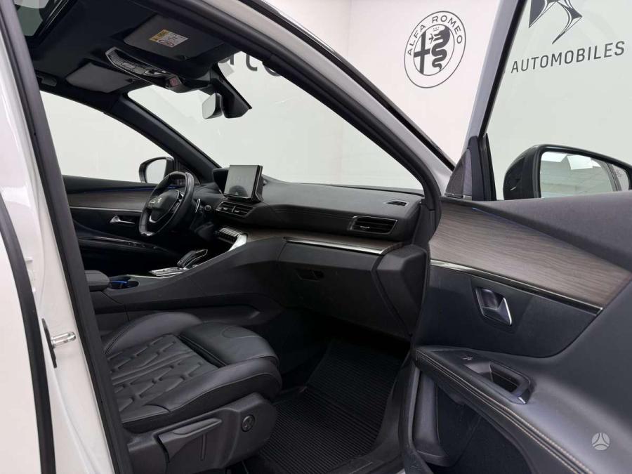 White Peugeot 5008 2021 in Vilnius, with an engine capacity of 1.20 L and mileage of 44 thousand km for 19990 €, photo 30 on AUTOMOTO.COM.LV
