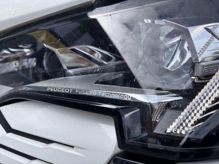 White Peugeot 5008 2021 in Taurage, with an engine capacity of 2.00 L and mileage of 210 thousand km for 16500 €, photo 38 on AUTOMOTO.COM.LV