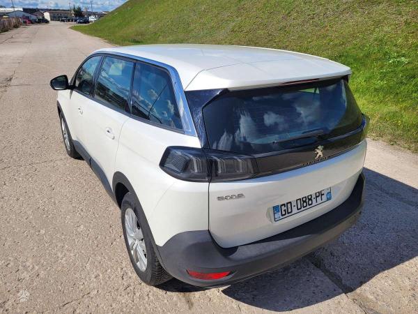 Peugeot 5008 2021 in Vilnius on AUTOMOTO.COM.LV White Peugeot 5008 2021 in Vilnius, with an engine capacity of 1.50 L and mileage of 178 thousand km for 14218 €, photo 5 on AUTOMOTO.COM.LV