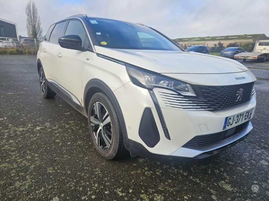 White Peugeot 5008 2022 in Taurage, with an engine capacity of 1.50 L and mileage of 210 thousand km for 16300 €, photo 1 on AUTOMOTO.COM.LV