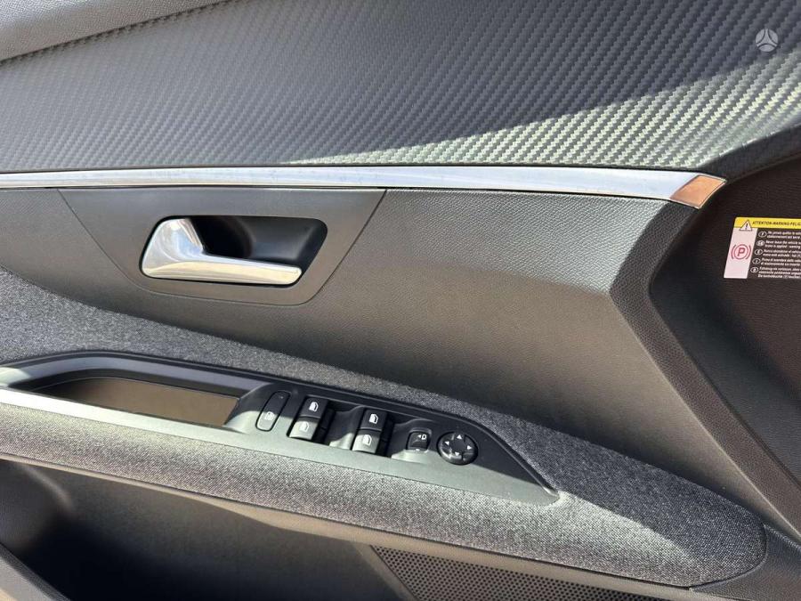 Balts Peugeot 5008 2022 Viļņa, ar dzinēja tilpumu 1.20 L un nobraukumu 159 tūkst. km par 12462 €, foto 12 vietnē AUTOMOTO.COM.LV