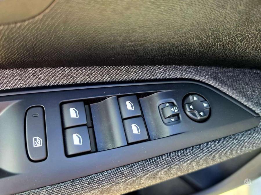 Balts Peugeot 5008 2022 Tauragė, ar dzinēja tilpumu 1.50 L un nobraukumu 110 tūkst. km par 15500 €, foto 33 vietnē AUTOMOTO.COM.LV