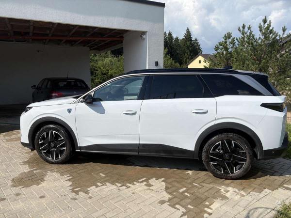 Balts Peugeot 5008 2025 Viļņa, ar dzinēja tilpumu 1.20 L un nobraukumu 20 tūkst. km par 33200 €, foto 3 vietnē AUTOMOTO.COM.LV