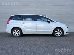 Белый Пежо 5008 2012 в Рига, объемом двигателя 1.60 л и пробегом 304 тыс. км за 3200 €, фото  на AUTOMOTO.COM.LV