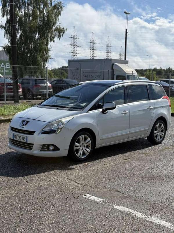 White Peugeot 5008 2012 in Vilnius, with an engine capacity of 1.56 L and mileage of 270 thousand km for 3700 €, photo 1 on AUTOMOTO.COM.LV