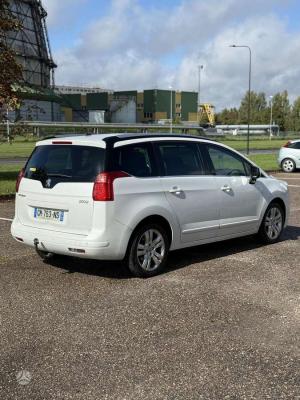 White Peugeot 5008 2012 in Vilnius, with an engine capacity of 1.56 L and mileage of 270 thousand km for 3700 €, photo 5 on AUTOMOTO.COM.LV