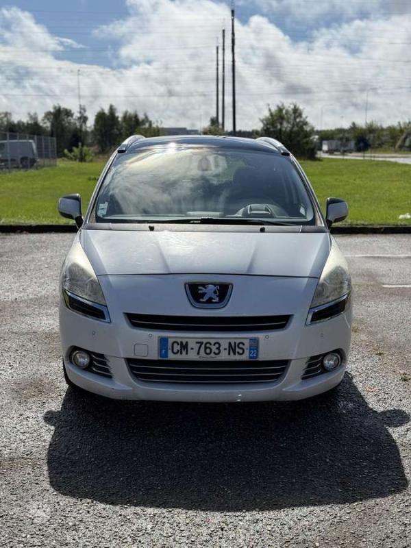 White Peugeot 5008 2012 in Vilnius, with an engine capacity of 1.56 L and mileage of 270 thousand km for 3700 €, photo 3 on AUTOMOTO.COM.LV