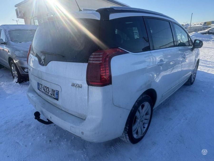 Balts Peugeot 5008 2013 Viļņa, ar dzinēja tilpumu 1.56 L un nobraukumu 270 tūkst. km par 4200 €, foto 4 vietnē AUTOMOTO.COM.LV