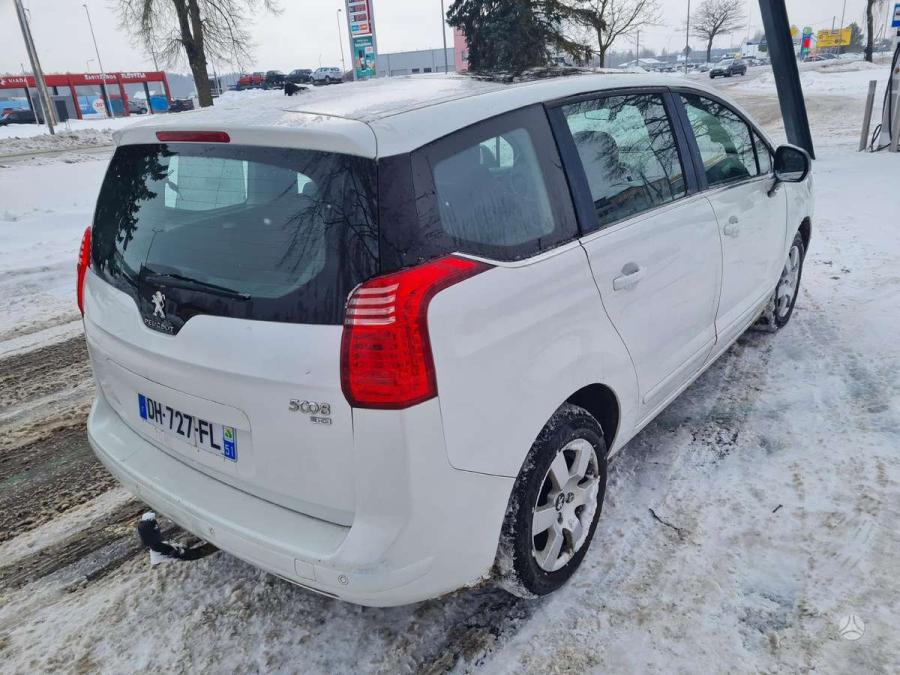 White Peugeot 5008 2014 in Taurage, with an engine capacity of 1.56 L and mileage of 173 thousand km for 4650 €, photo 8 on AUTOMOTO.COM.LV