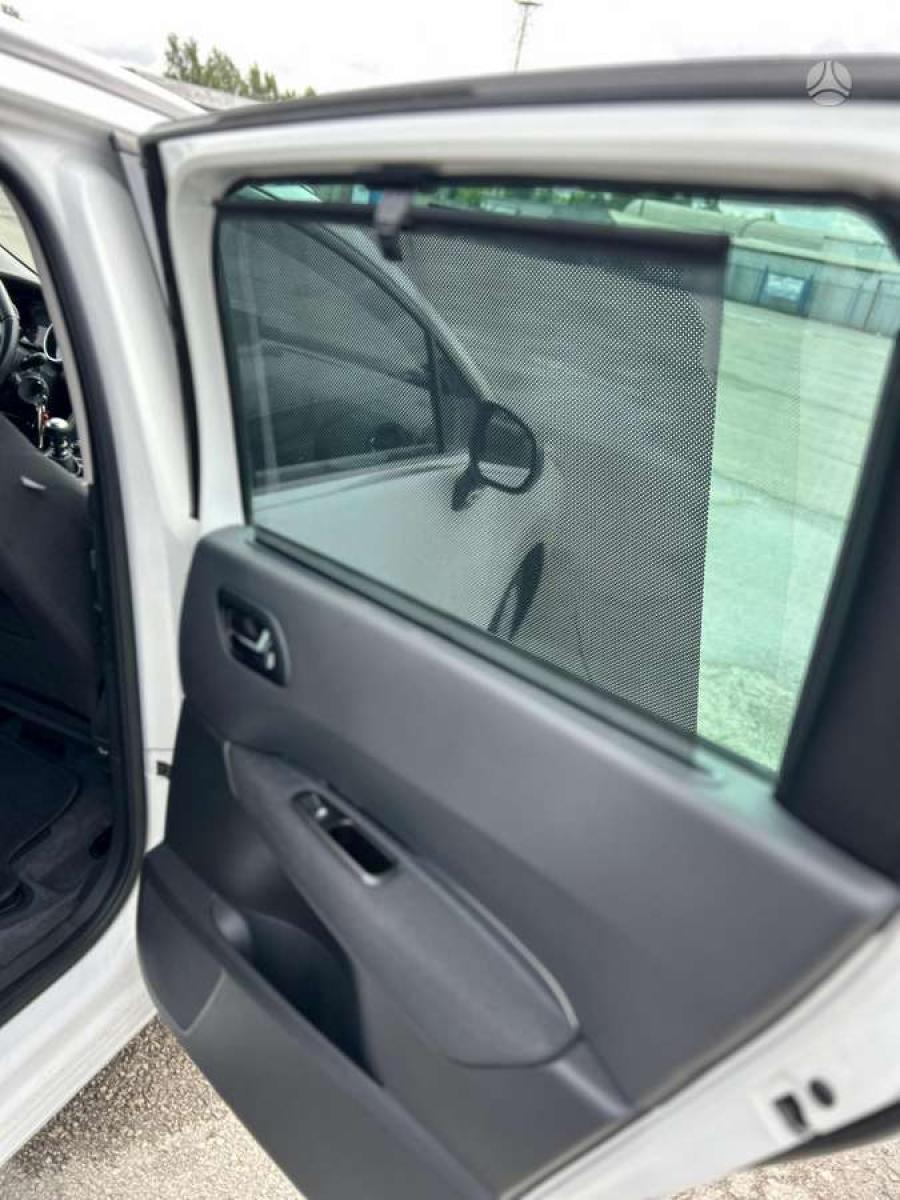 Balts Peugeot 5008 2014 Panevēža, ar dzinēja tilpumu 2.00 L un nobraukumu 324 tūkst. km par 4500 €, foto 11 vietnē AUTOMOTO.COM.LV