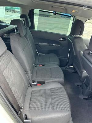Balts Peugeot 5008 2014 Panevēža, ar dzinēja tilpumu 2.00 L un nobraukumu 324 tūkst. km par 4500 €, foto 12 vietnē AUTOMOTO.COM.LV