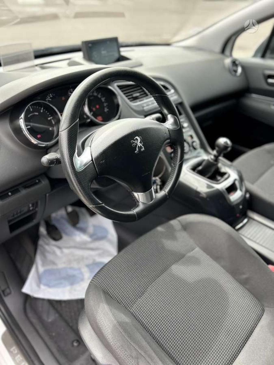 Balts Peugeot 5008 2014 Panevēža, ar dzinēja tilpumu 2.00 L un nobraukumu 324 tūkst. km par 4500 €, foto 18 vietnē AUTOMOTO.COM.LV