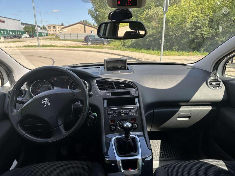 Balts Peugeot 5008 2014 Telšiai, ar dzinēja tilpumu 1.56 L un nobraukumu 321 tūkst. km par 4150 €, foto 18 vietnē AUTOMOTO.COM.LV