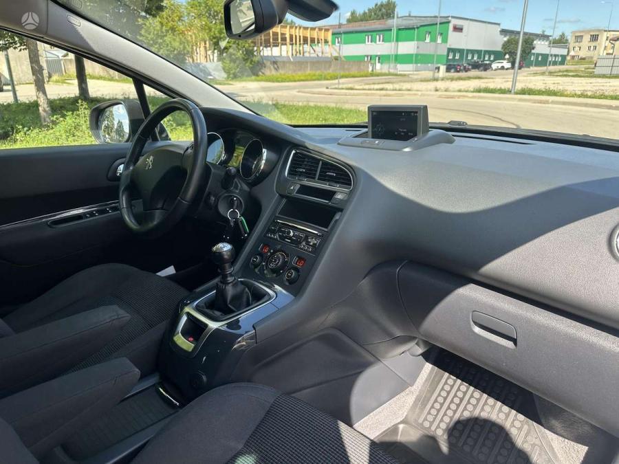 Balts Peugeot 5008 2014 Telšiai, ar dzinēja tilpumu 1.56 L un nobraukumu 321 tūkst. km par 4150 €, foto 22 vietnē AUTOMOTO.COM.LV