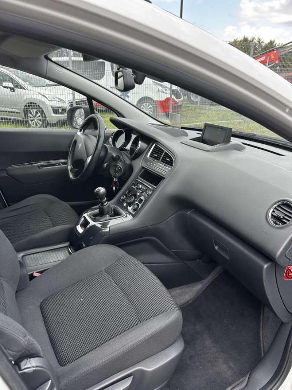 White Peugeot 5008 2014 in Panevezys, with an engine capacity of 2.00 L and mileage of 236 thousand km for 4450 €, photo 11 on AUTOMOTO.COM.LV