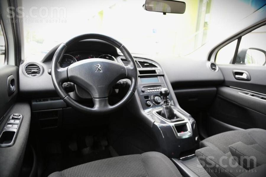 White Peugeot 5008 2015 in Riga, with an engine capacity of 1.60 L and mileage of 210 thousand km for 4995 €, photo 7 on AUTOMOTO.COM.LV
