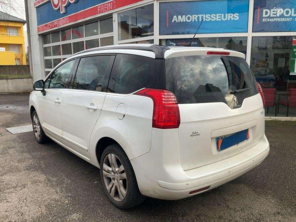 White Peugeot 5008 2015 in Vilnius, with an engine capacity of 1.56 L and mileage of 191 thousand km for 6100 €, photo 2 on AUTOMOTO.COM.LV