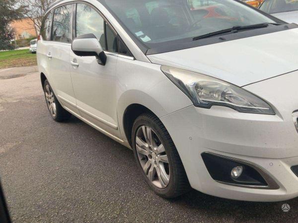 White Peugeot 5008 2015 in Vilnius, with an engine capacity of 1.56 L and mileage of 191 thousand km for 6100 €, photo 7 on AUTOMOTO.COM.LV