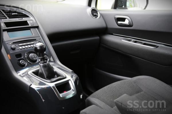 Белый Пежо 5008 2015 в Рига, объемом двигателя 1.60 л и пробегом 210 тыс. км за 4995 €, фото 8 на AUTOMOTO.COM.LV