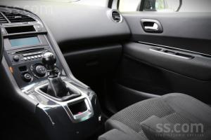 Balts Peugeot 5008 2015 Rīga, ar dzinēja tilpumu 1.60 L un nobraukumu 210 tūkst. km par 4995 €, foto 9 vietnē AUTOMOTO.COM.LV