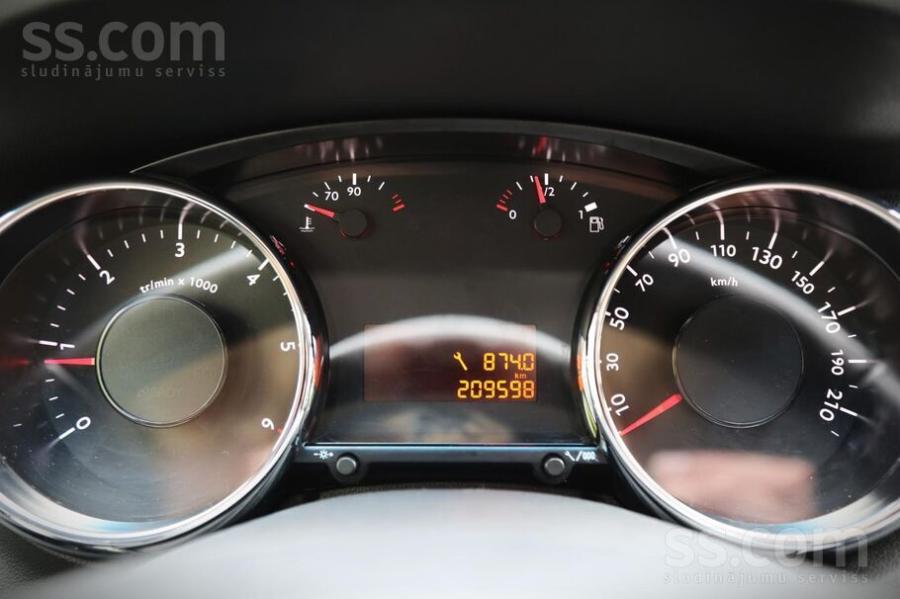 Balts Peugeot 5008 2015 Rīga, ar dzinēja tilpumu 1.60 L un nobraukumu 210 tūkst. km par 4995 €, foto 17 vietnē AUTOMOTO.COM.LV