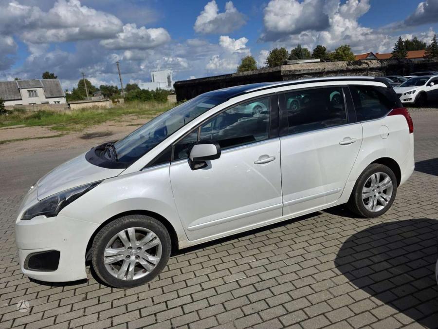White Peugeot 5008 2015 in Taurage, with an engine capacity of 1.56 L and mileage of 190 thousand km for 5800 €, photo 1 on AUTOMOTO.COM.LV