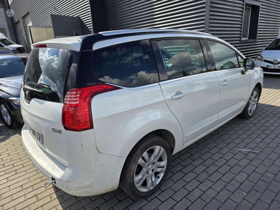 White Peugeot 5008 2015 in Taurage, with an engine capacity of 1.56 L and mileage of 190 thousand km for 5800 €, photo 6 on AUTOMOTO.COM.LV