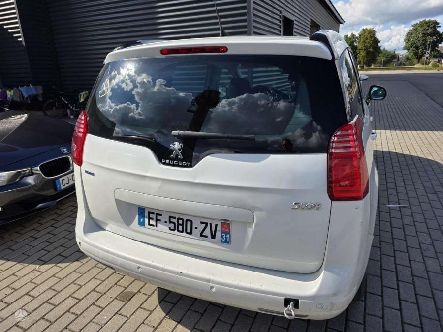 White Peugeot 5008 2015 in Taurage, with an engine capacity of 1.56 L and mileage of 190 thousand km for 5800 €, photo 7 on AUTOMOTO.COM.LV