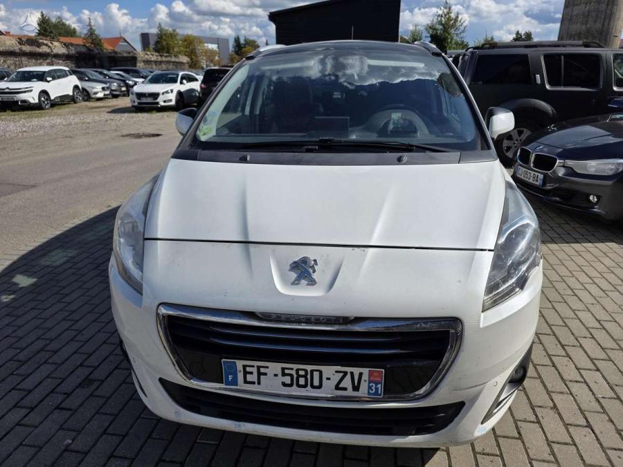 White Peugeot 5008 2015 in Taurage, with an engine capacity of 1.56 L and mileage of 190 thousand km for 5800 €, photo 9 on AUTOMOTO.COM.LV