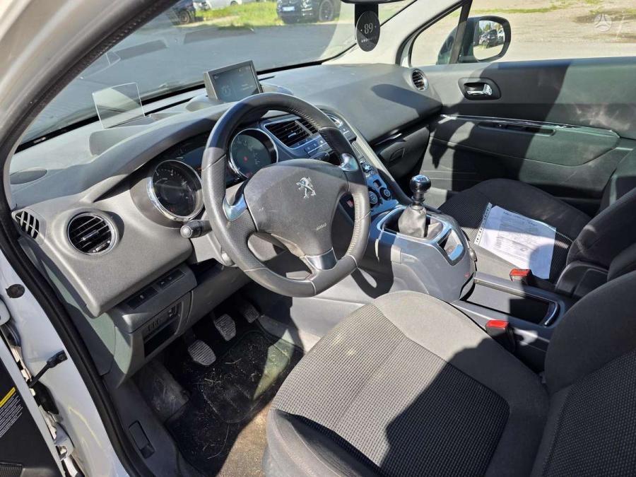 White Peugeot 5008 2015 in Taurage, with an engine capacity of 1.56 L and mileage of 190 thousand km for 5800 €, photo 13 on AUTOMOTO.COM.LV