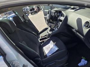White Peugeot 5008 2015 in Taurage, with an engine capacity of 1.56 L and mileage of 190 thousand km for 5800 €, photo 15 on AUTOMOTO.COM.LV