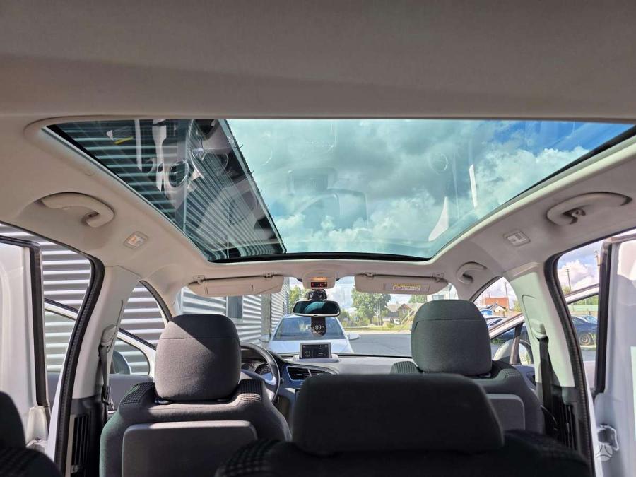 White Peugeot 5008 2015 in Taurage, with an engine capacity of 1.56 L and mileage of 190 thousand km for 5800 €, photo 17 on AUTOMOTO.COM.LV