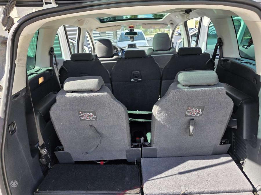 White Peugeot 5008 2015 in Taurage, with an engine capacity of 1.56 L and mileage of 190 thousand km for 5800 €, photo 18 on AUTOMOTO.COM.LV