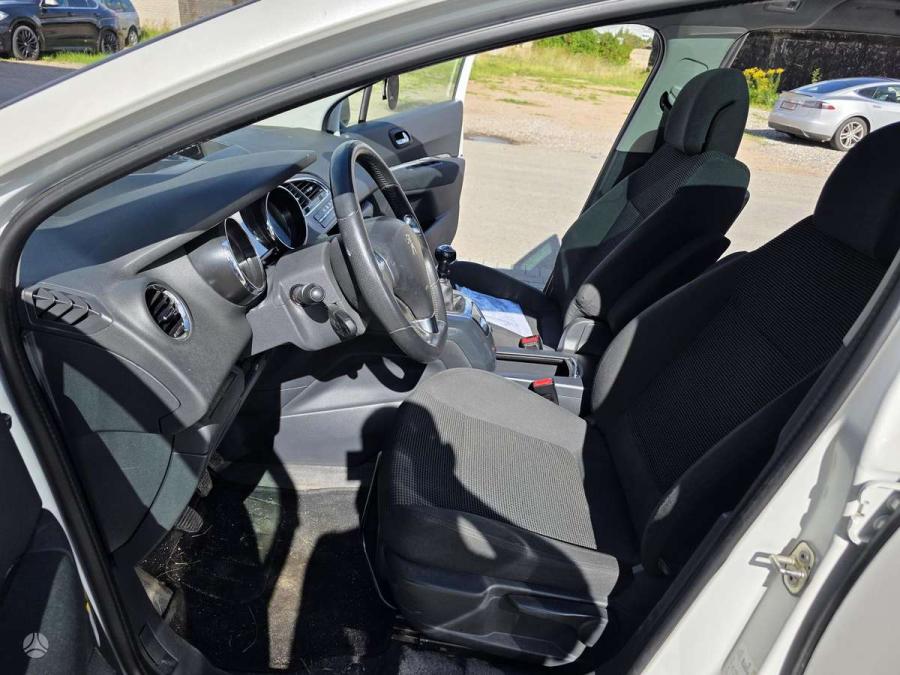 White Peugeot 5008 2015 in Taurage, with an engine capacity of 1.56 L and mileage of 190 thousand km for 5800 €, photo 20 on AUTOMOTO.COM.LV