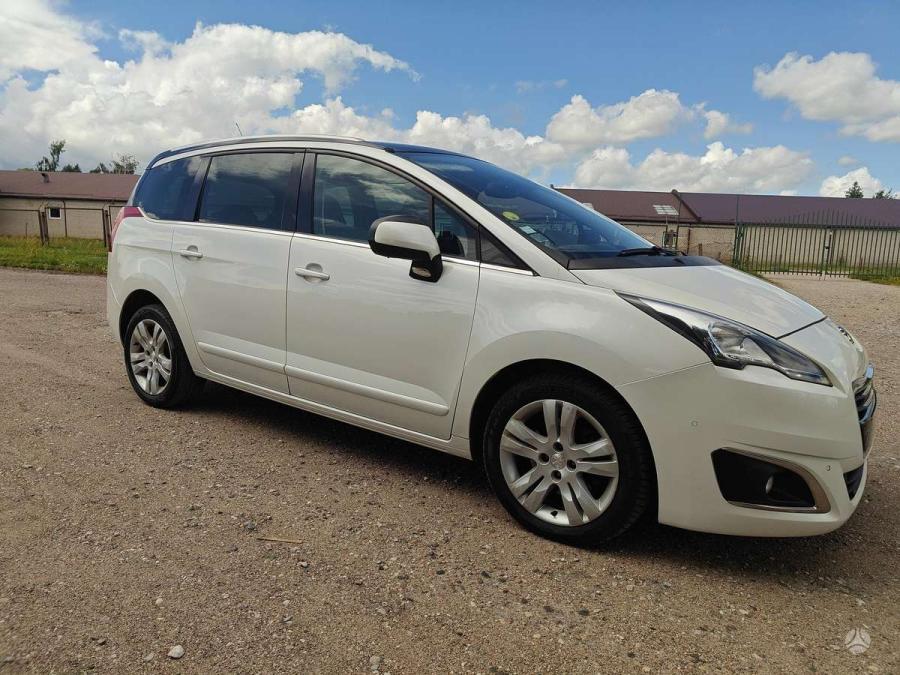 White Peugeot 5008 2016 in Taurage, with an engine capacity of 1.56 L and mileage of 280 thousand km for 5500 €, photo 1 on AUTOMOTO.COM.LV